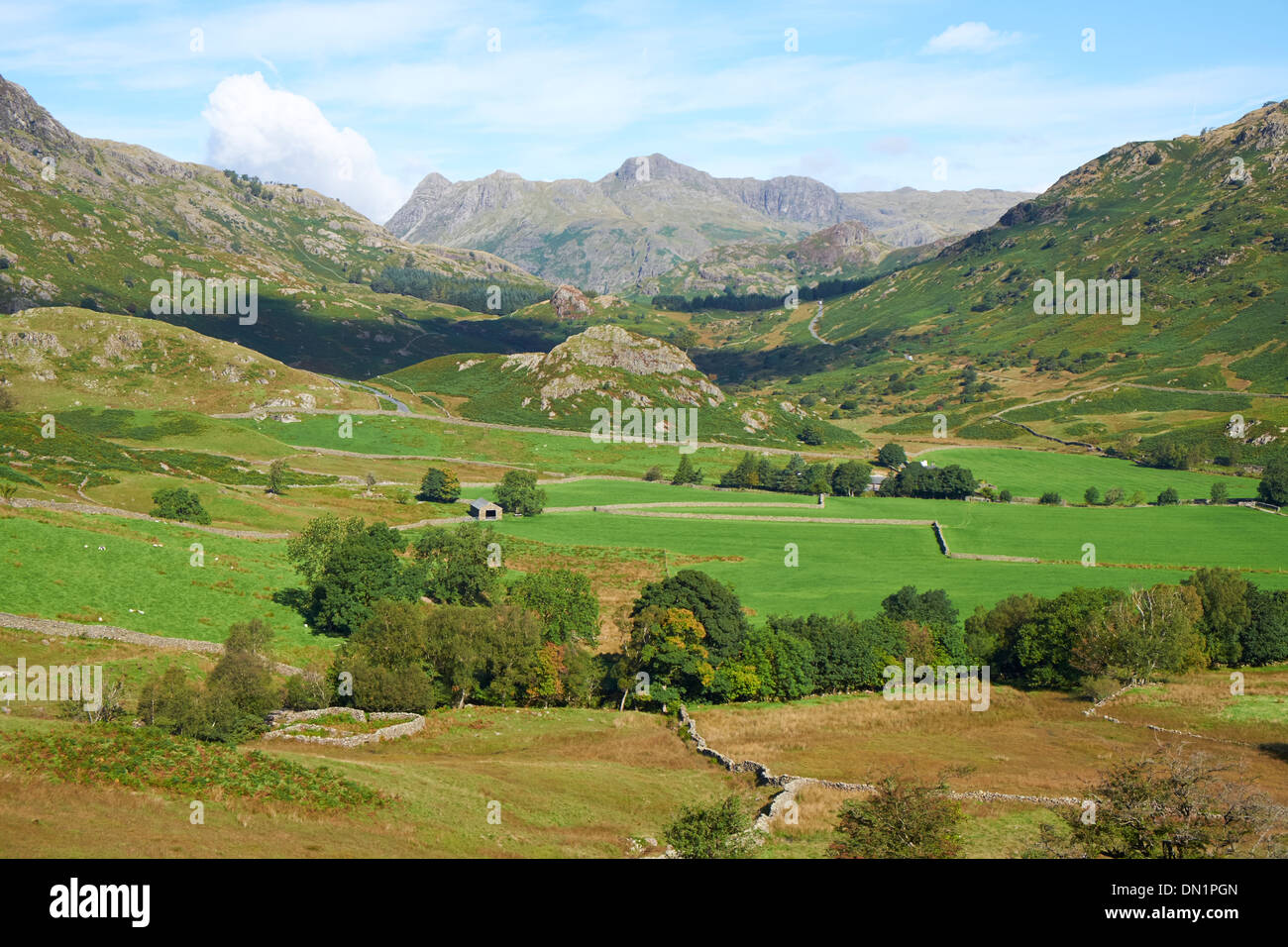 Langdale Pikes from Little Langdale, Castle Howe centre frame, Lake ...