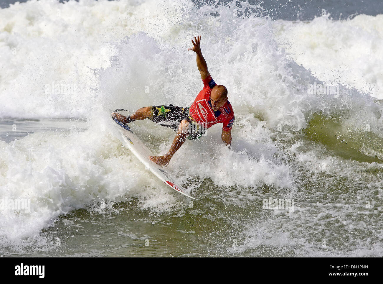 Pro surfer kelly slater surfing hi-res stock photography and images - Alamy