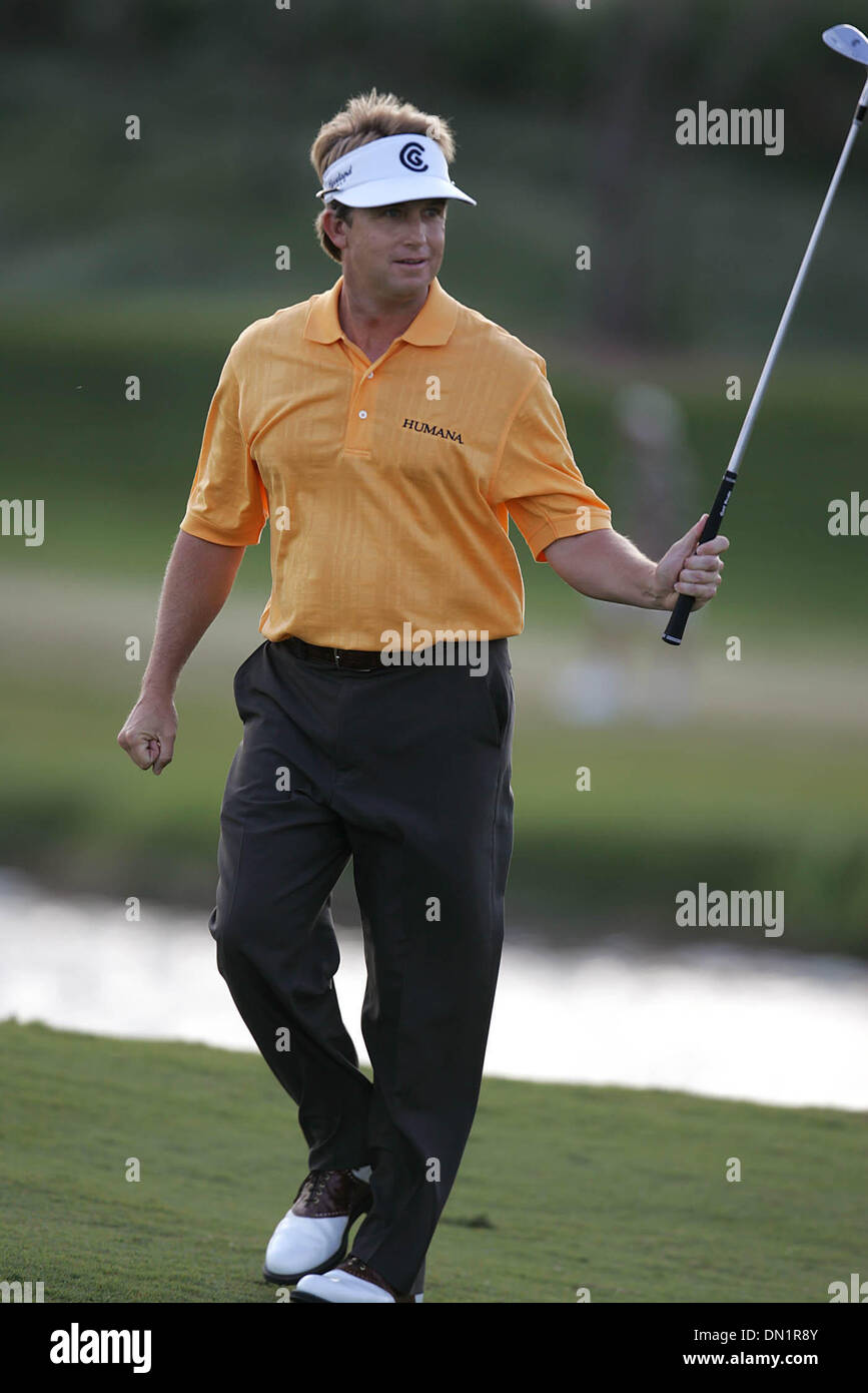 Putt on 17th hi-res stock photography and images - Alamy