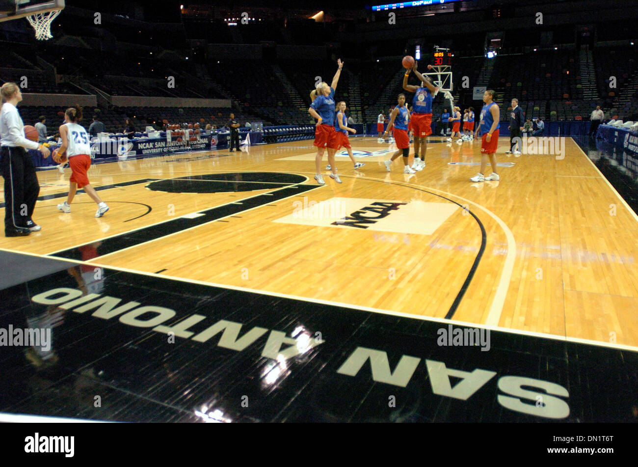 Mar 24 2006 san antonio hi-res stock photography and images - Alamy