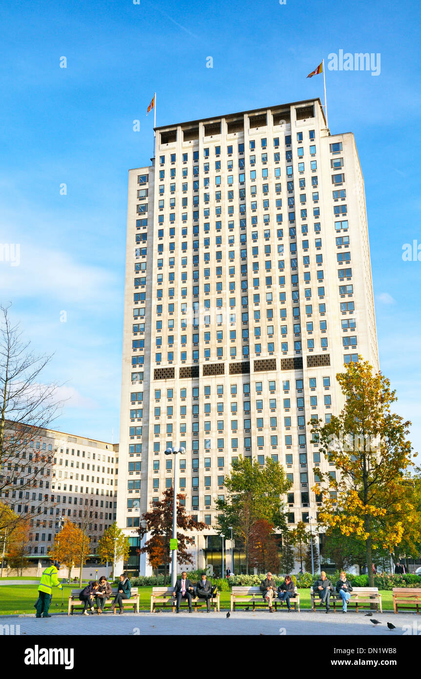 The uk headquarters of shell hi-res stock photography and images - Alamy