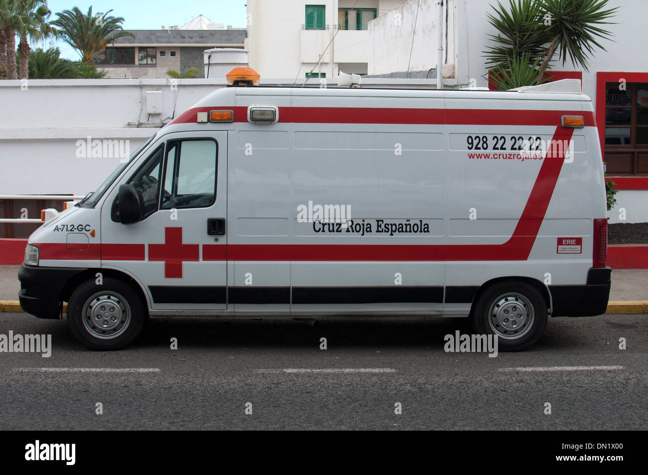Red cross ambulance hi-res stock photography and images - Alamy