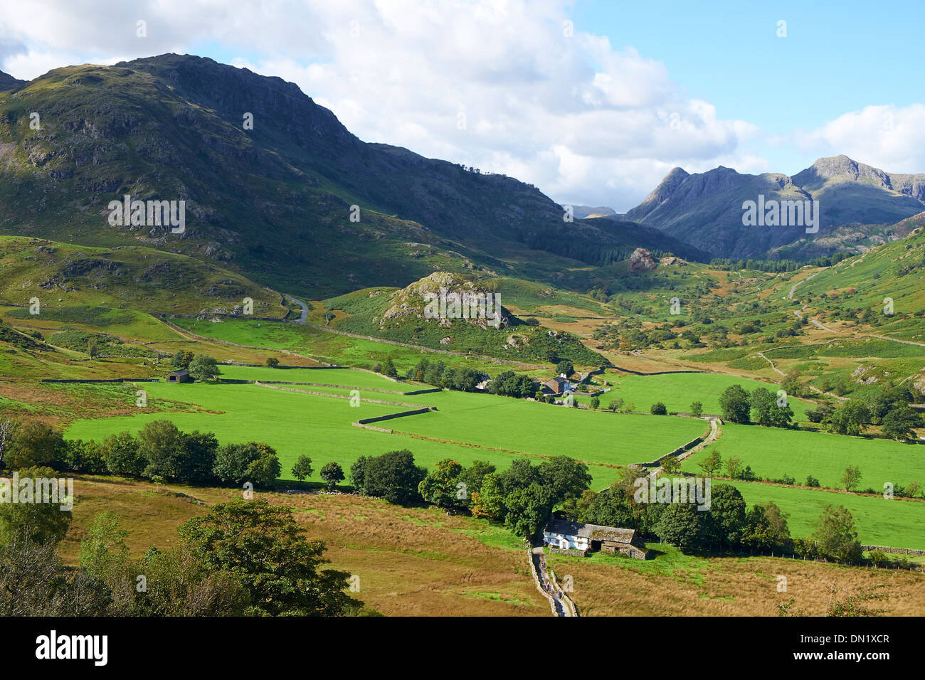Langdale Pikes from Little Langdale, Castle Howe centre frame, Lake ...