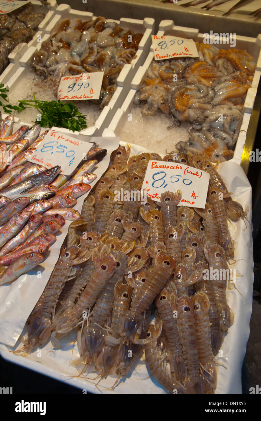 Genoa market hi-res stock photography and images - Alamy