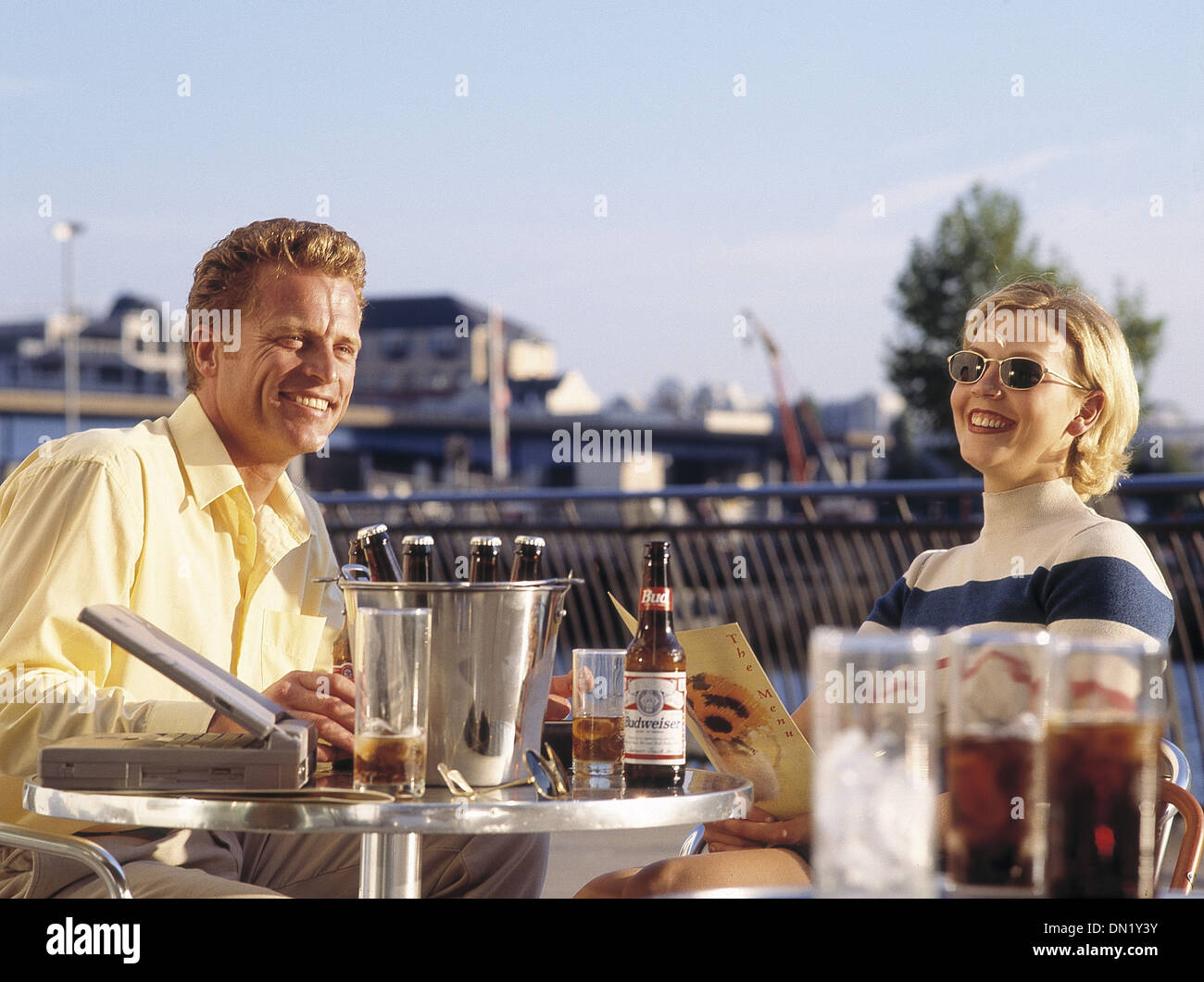 Couple drink outside hi-res stock photography and images - Alamy