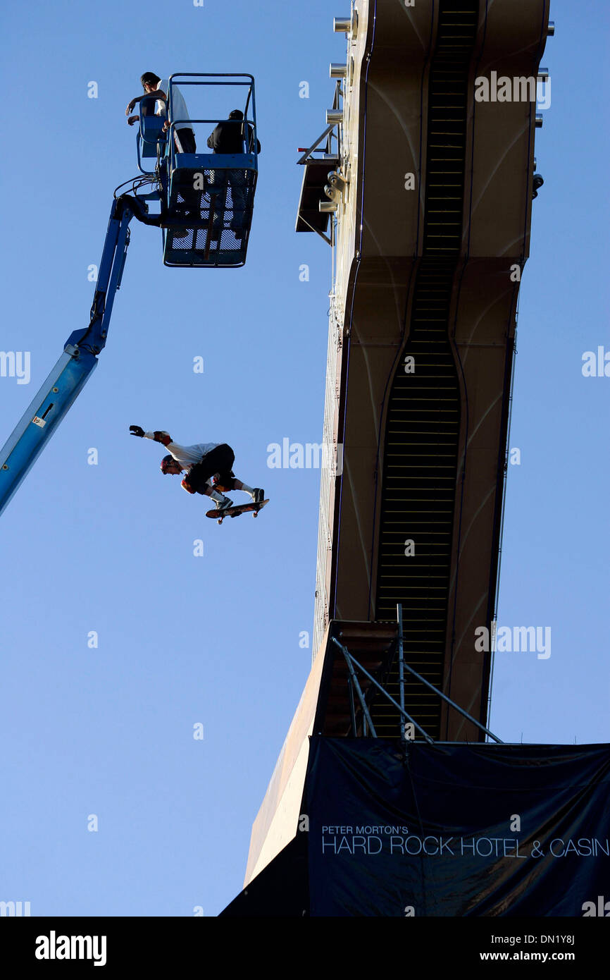 Danny way skateboarder hi-res stock photography and images - Alamy