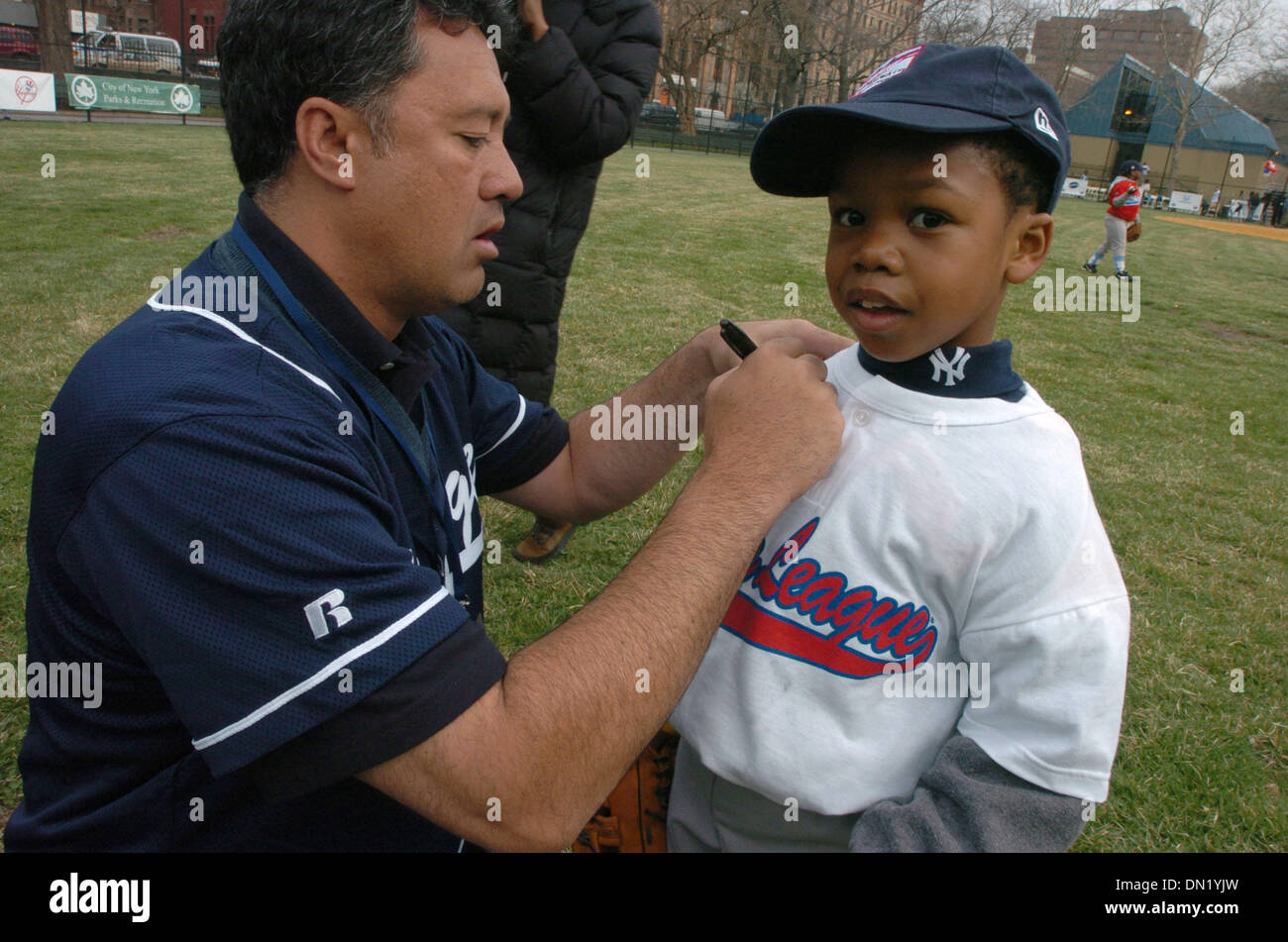 Apr 07, 2006; Manhattan, New York, USA; Former NY Met Ron Darling signs ...