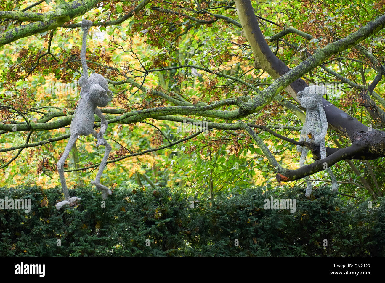 Wire work sculpture hi-res stock photography and images - Alamy