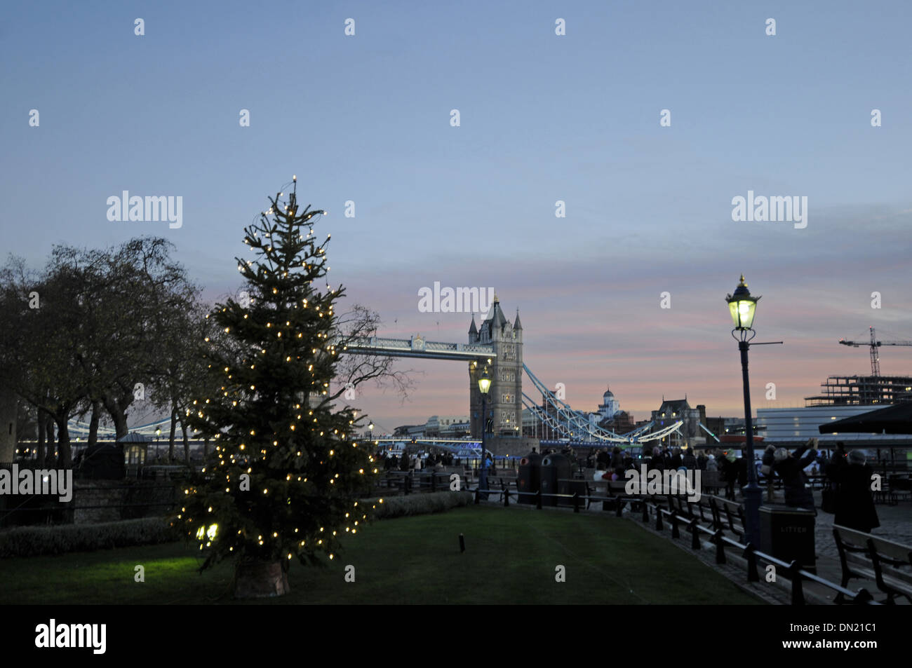 Christmas tree and tower bridge hi-res stock photography and images - Alamy