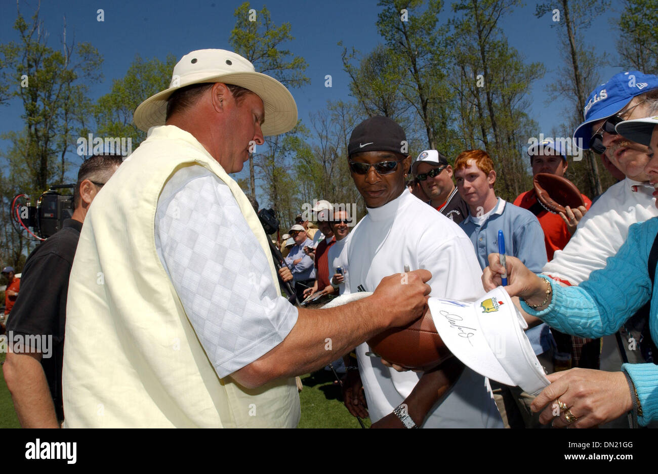 Apr 10, 2006; Myrtle Beach, SC, USA; NFL Hall of Famer DAN MARINO signs ...