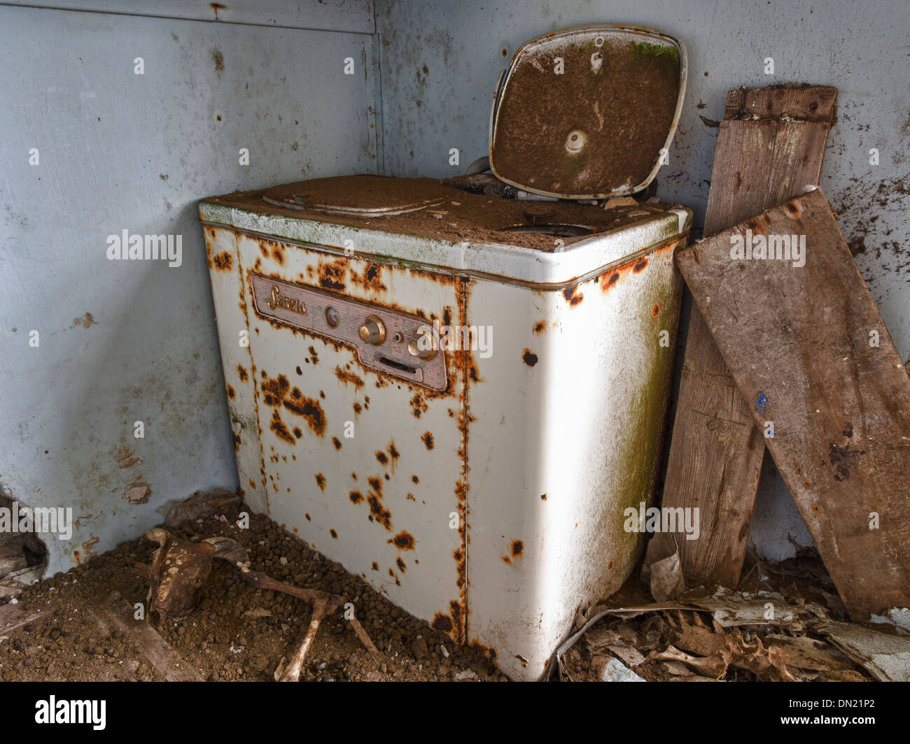 Old twin tub washing machine hi-res stock photography and images - Alamy