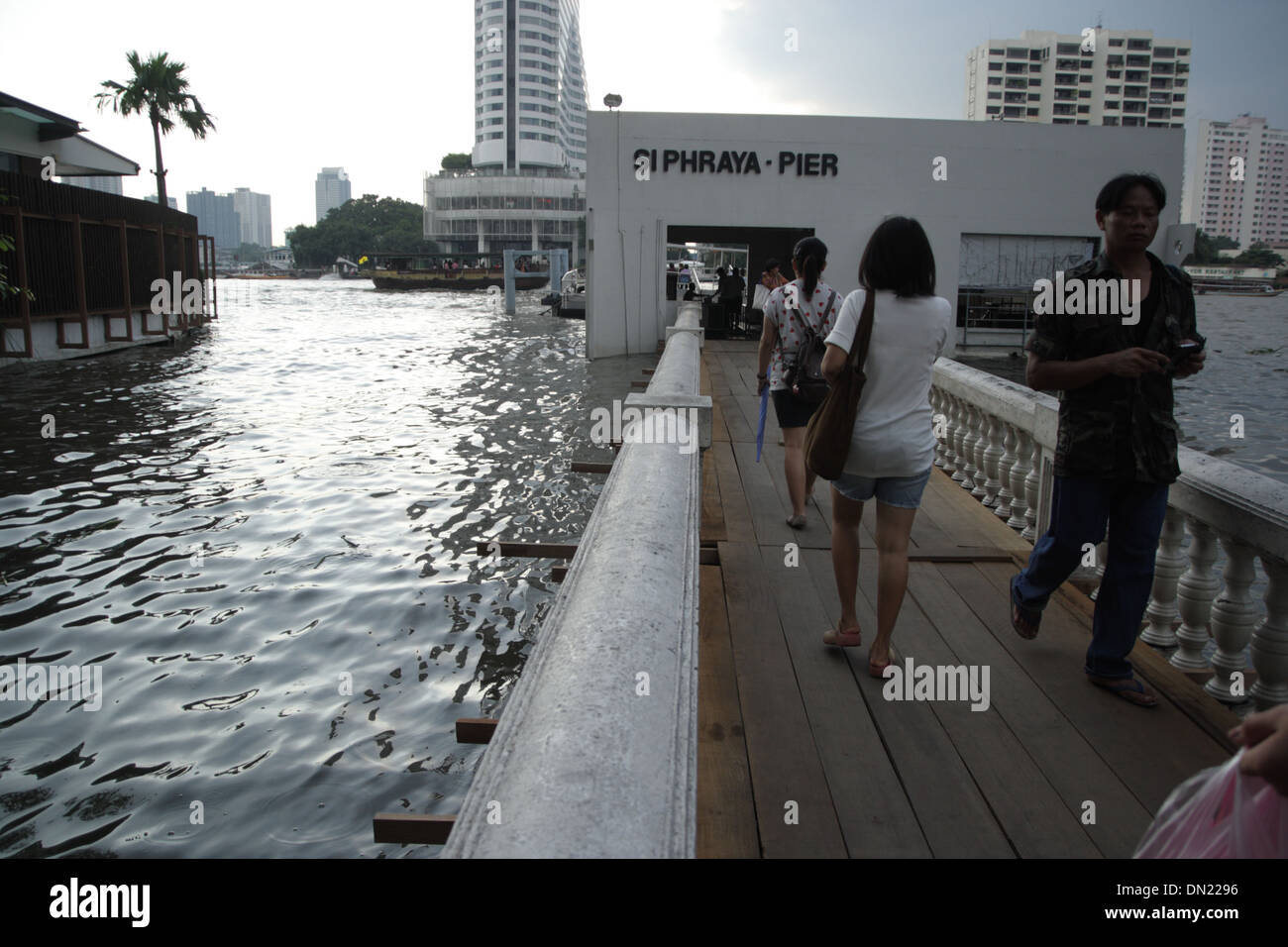Khlong san pier hi-res stock photography and images - Alamy