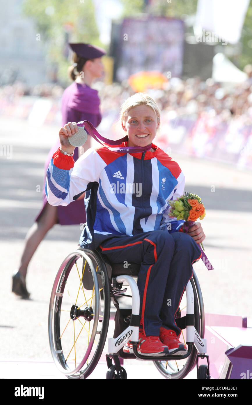Shelly Woods GB with her silver medal after finishing 2nd in the womens ...
