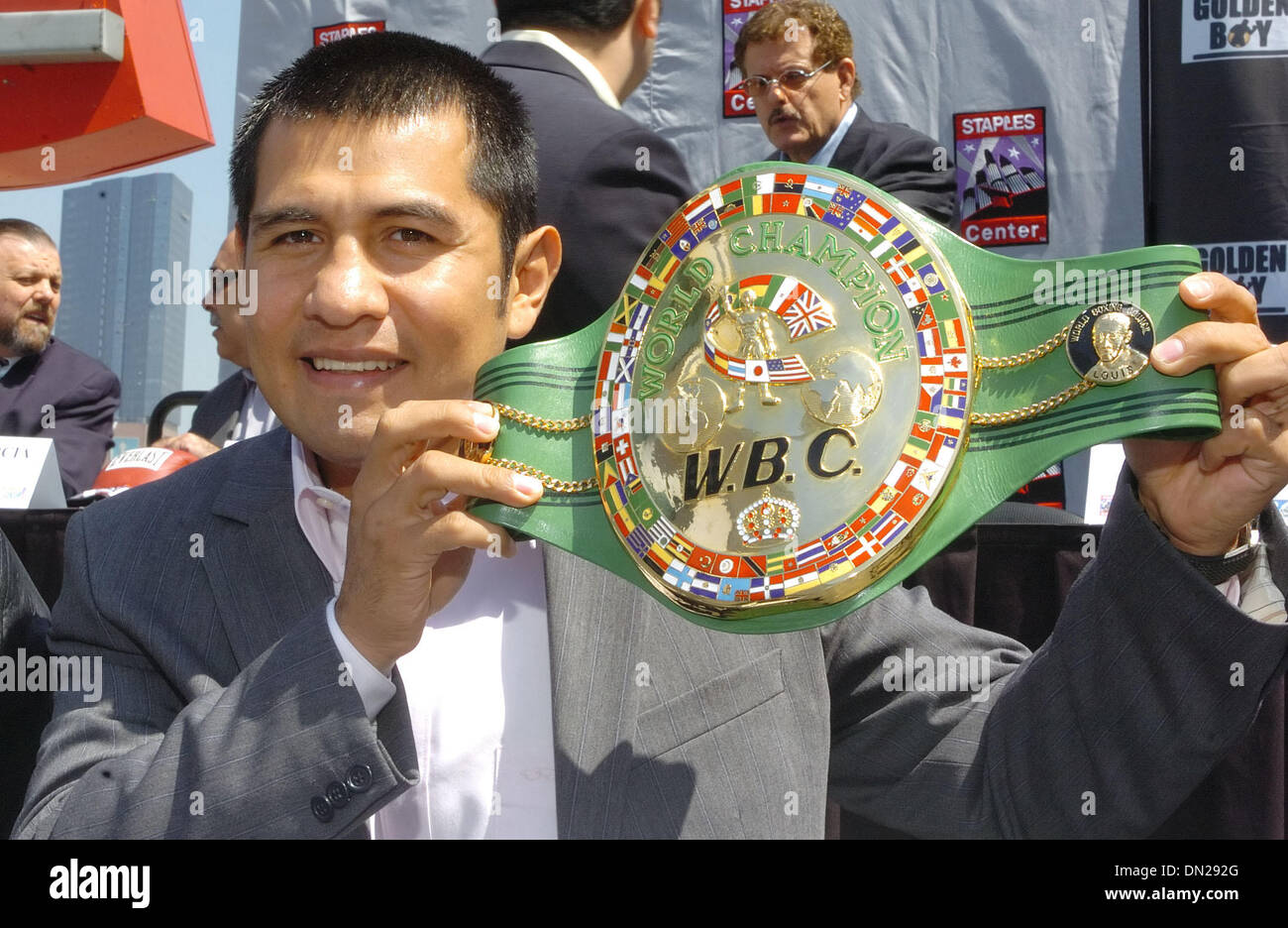 Apr 12, 2006; Los Angeles, CA, USA; BOXING: WBC Super Featherweight ...