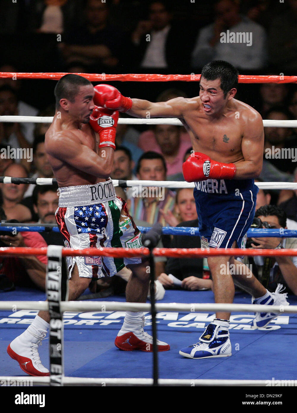 May 20, 2006; Los Angeles, CA, USA; MARCO ANTONIO BARRERA (R) attacks ...