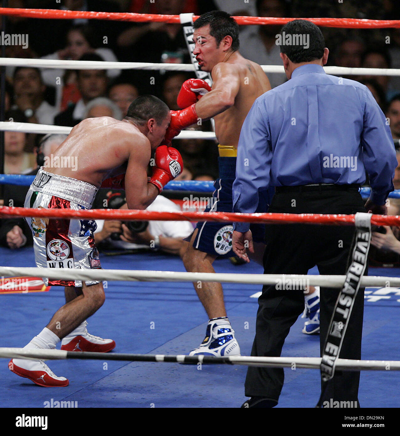 May 20, 2006; Los Angeles, CA, USA; MARCO ANTONIO BARRERA (R) lands a ...
