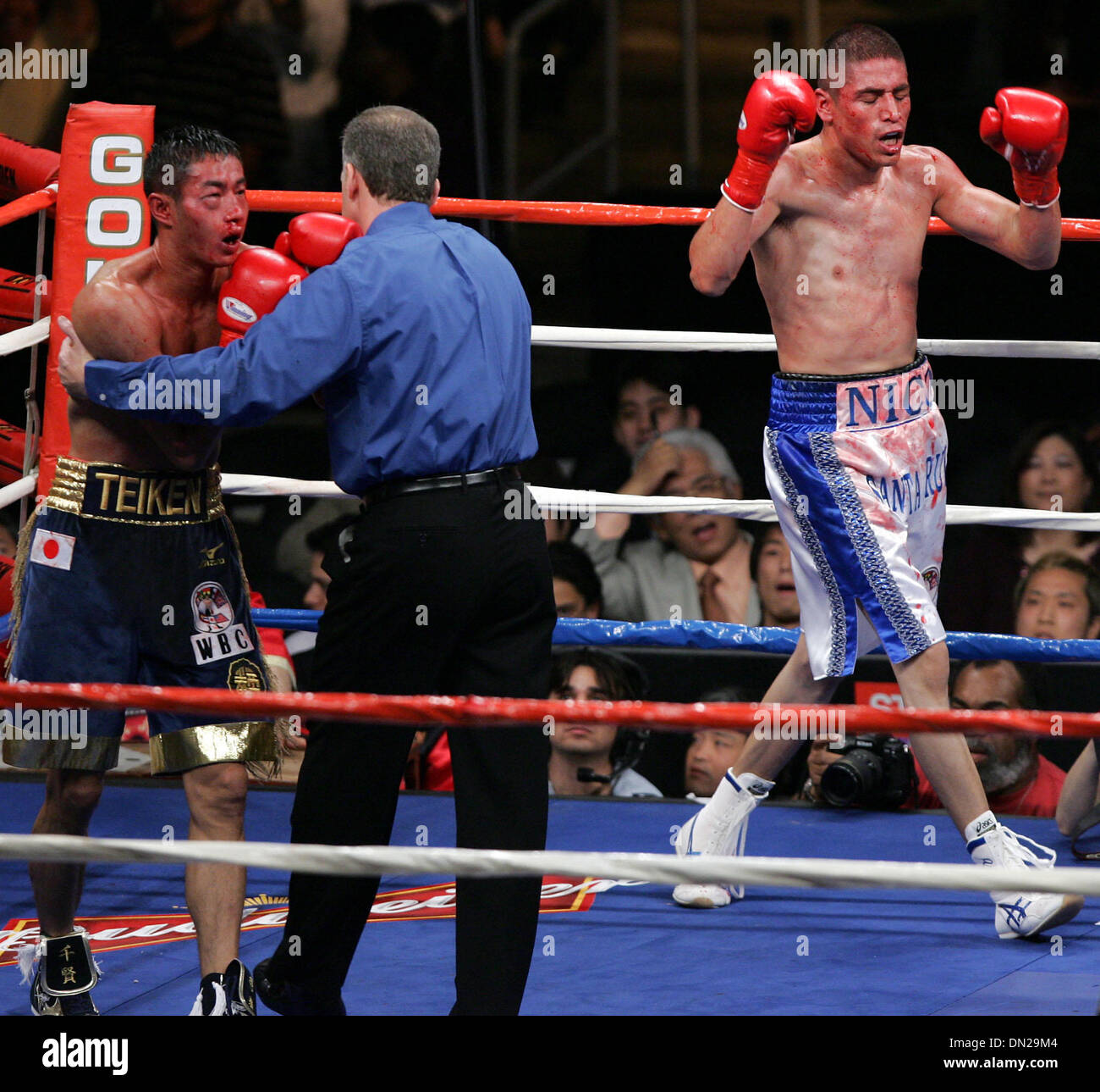 May 20, 2006; Los Angeles, CA, USA; (R) Jose Armando Santa Cruz ...
