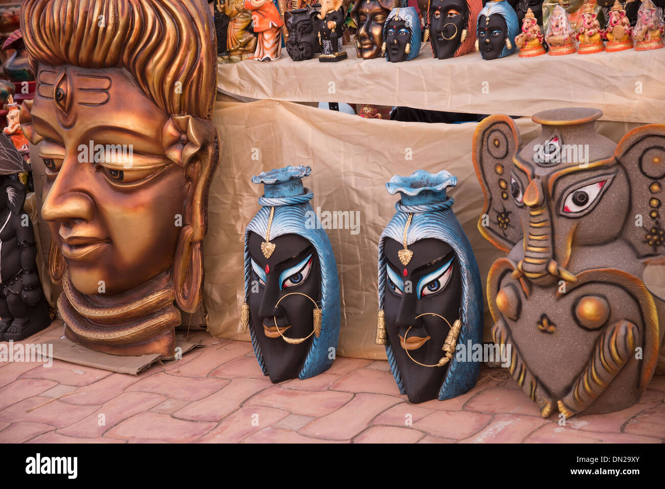 Hand bust profile of lord shiva hi-res stock photography and images - Alamy