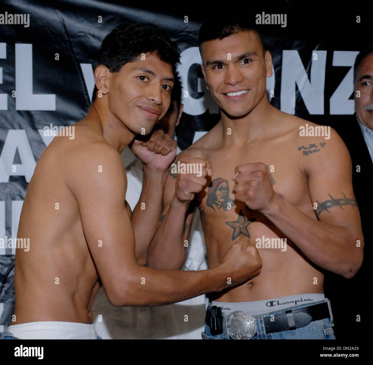 May 26, 2006; Carson, CA, USA; Challenger ALEJANDRO BARRERA and WBO Super Bantamweight Champion ...