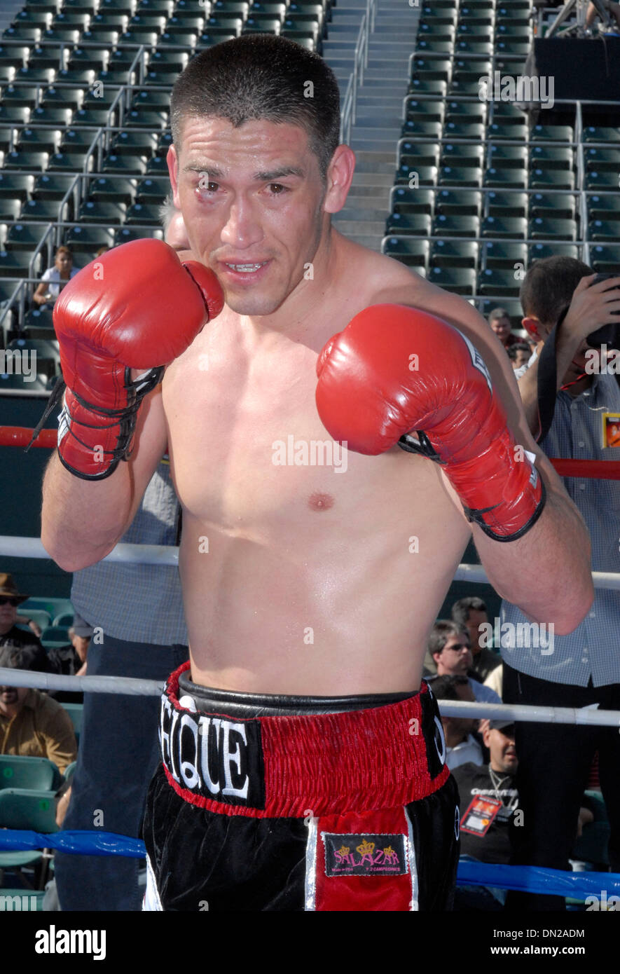 May 27, 2006; Carson, CA, USA; ENRIQUE ORNELAS (red trunks) defeats ...