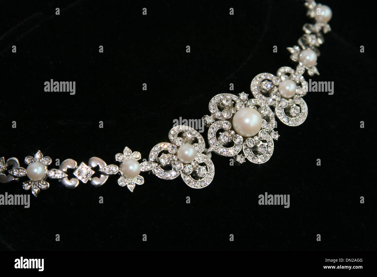 Diamonds and pearls hi-res stock photography and images - Alamy