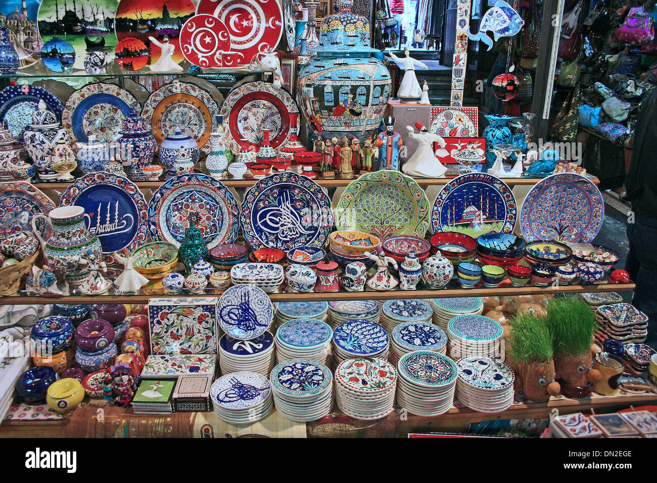 Turkish ceramics stall in the Spice Bazaar, Istanbul, Turkey Stock ...