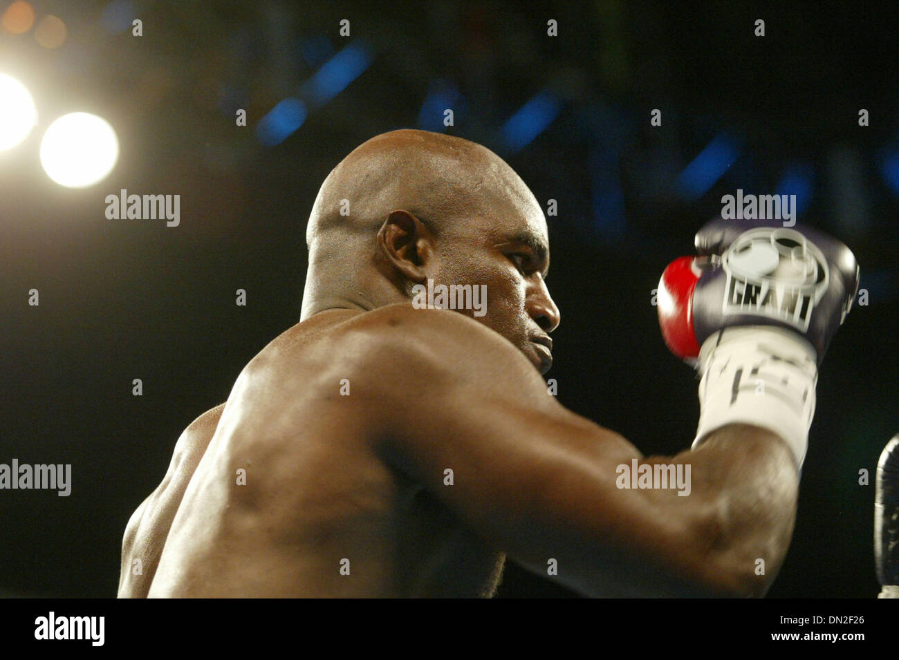 Aug 18, 2006; Dallas, TX, USA; EVANDER HOLYFIELD fights Jeremy Bates ...