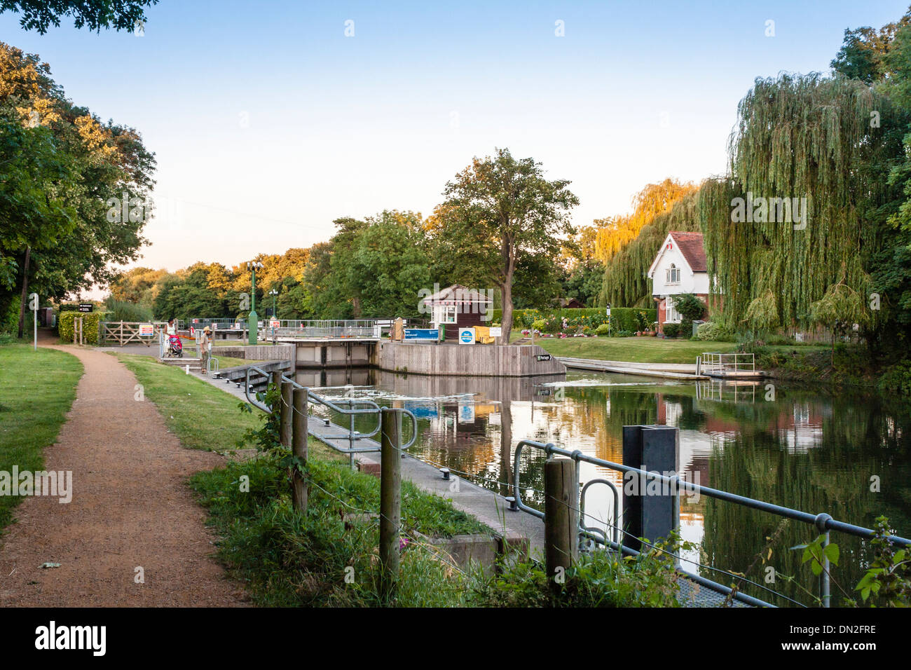 Boveney Lock near Windsor, on the Buckinghamshire bank of the river ...