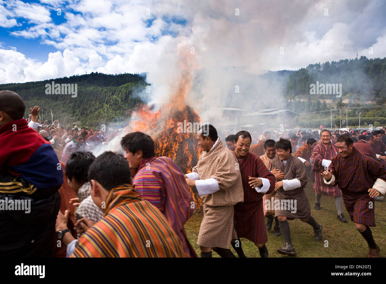 Fire men running hi-res stock photography and images - Alamy