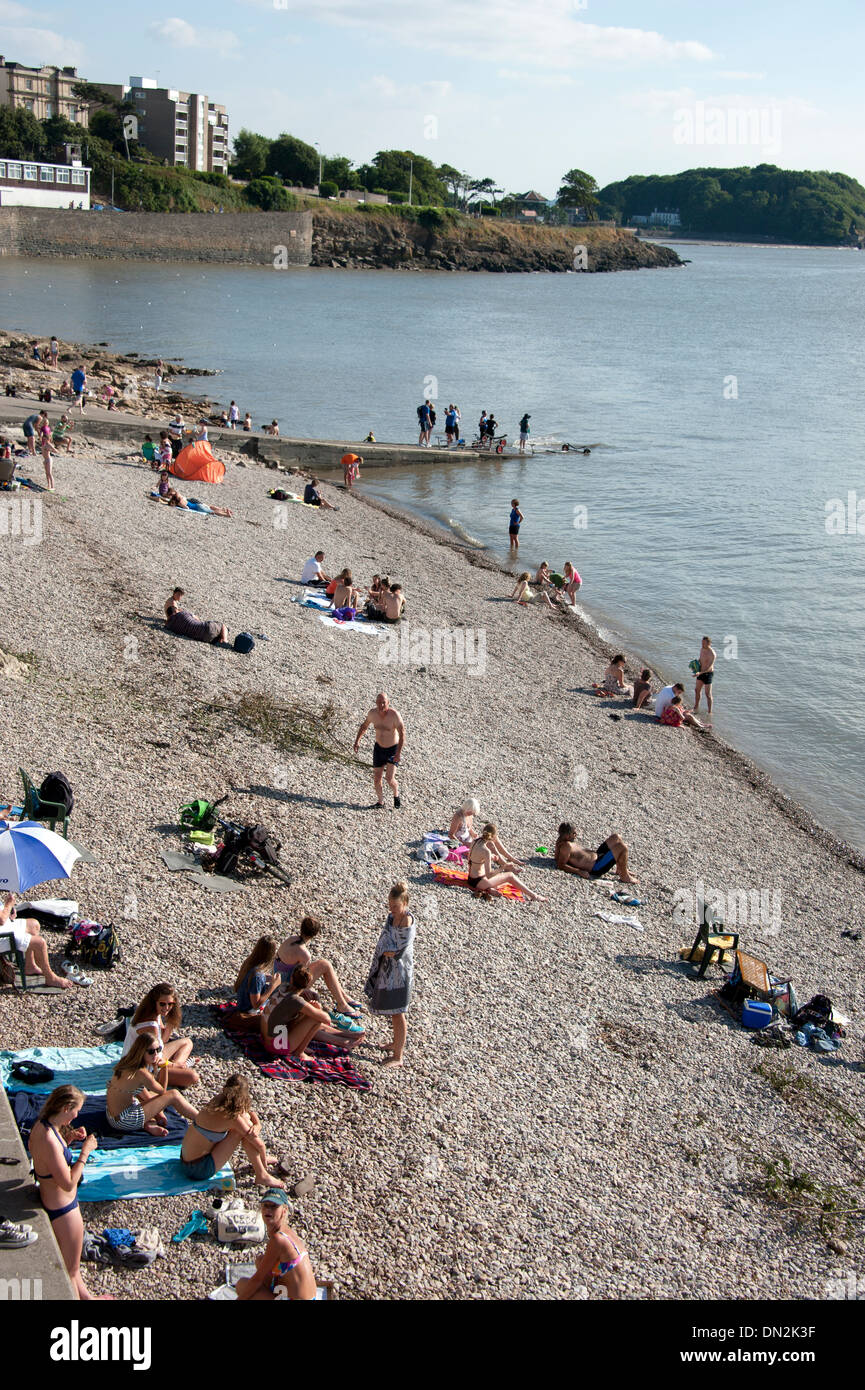 Clevedon Beach hot summer busy North Somerset Stock Photo - Alamy