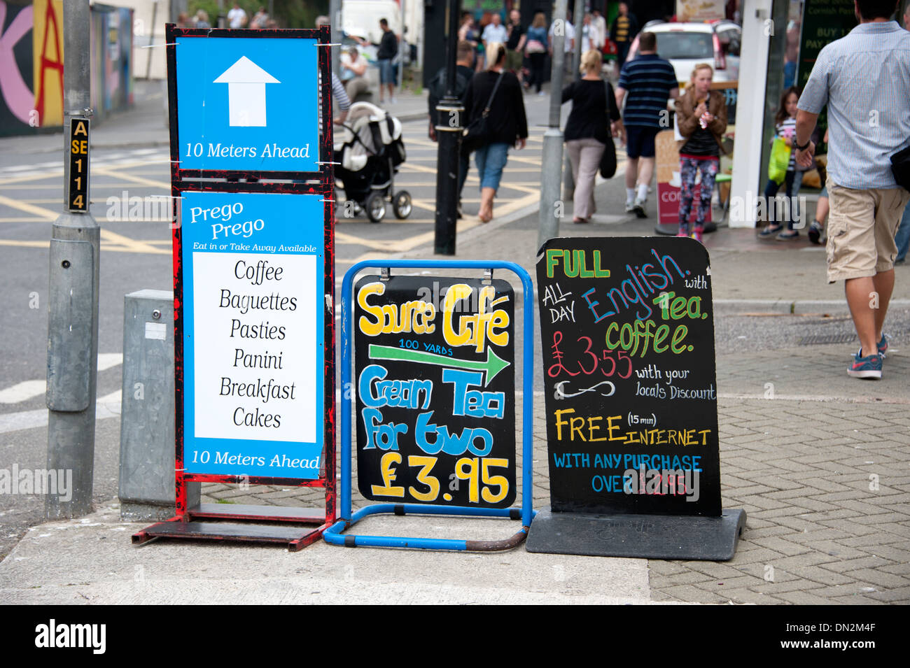 Lunch sign hi-res stock photography and images - Alamy