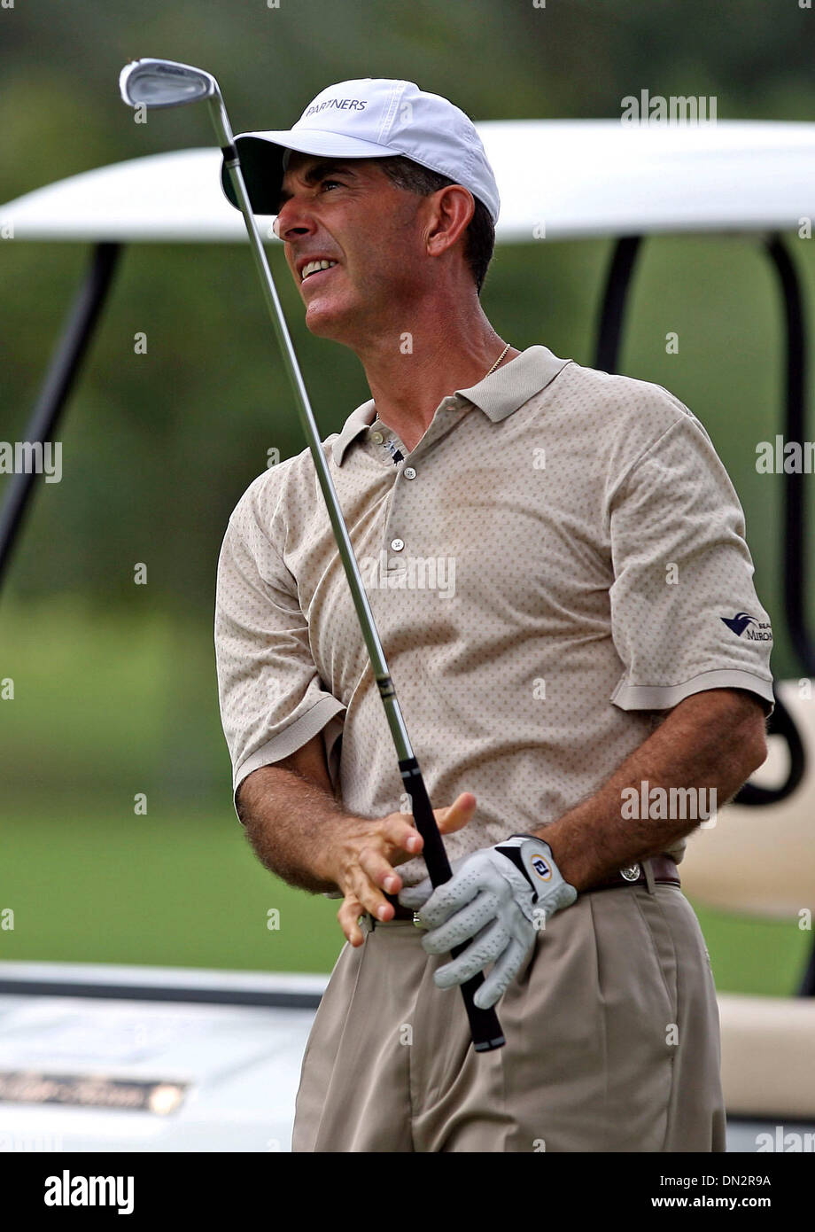 Oct 18, 2006; San Antonio, TX, USA; CHIP BECK watches his approach sail ...