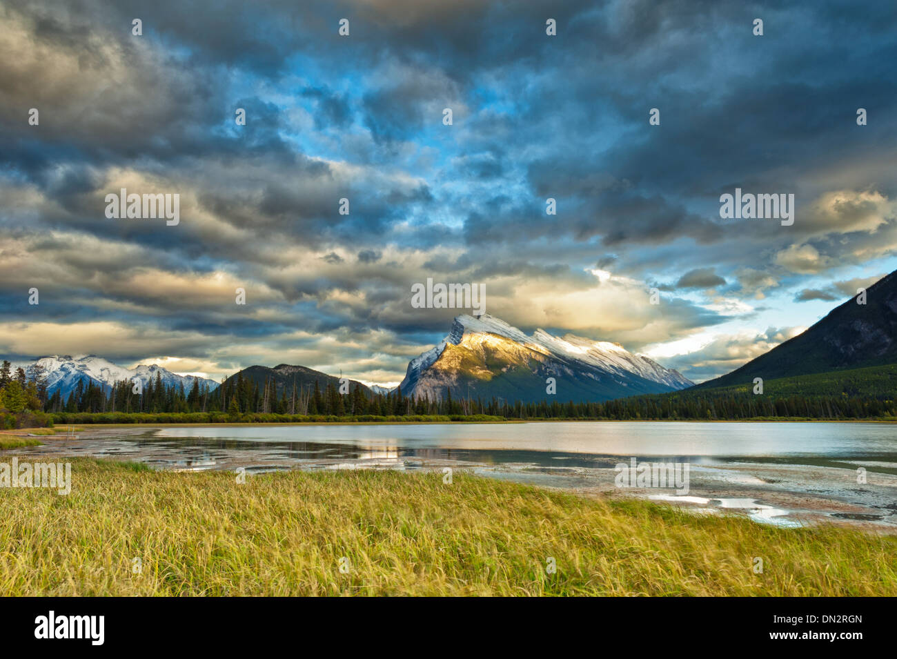Sunset above Vermilion Lakes, Banff National Park, Canada Stock Photo ...