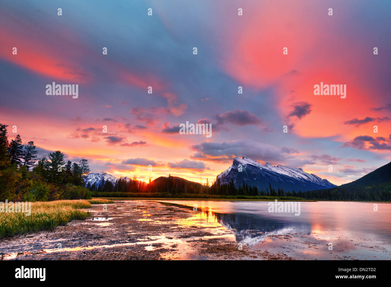 Sunset above Vermilion Lakes, Banff National Park, Canada Stock Photo ...