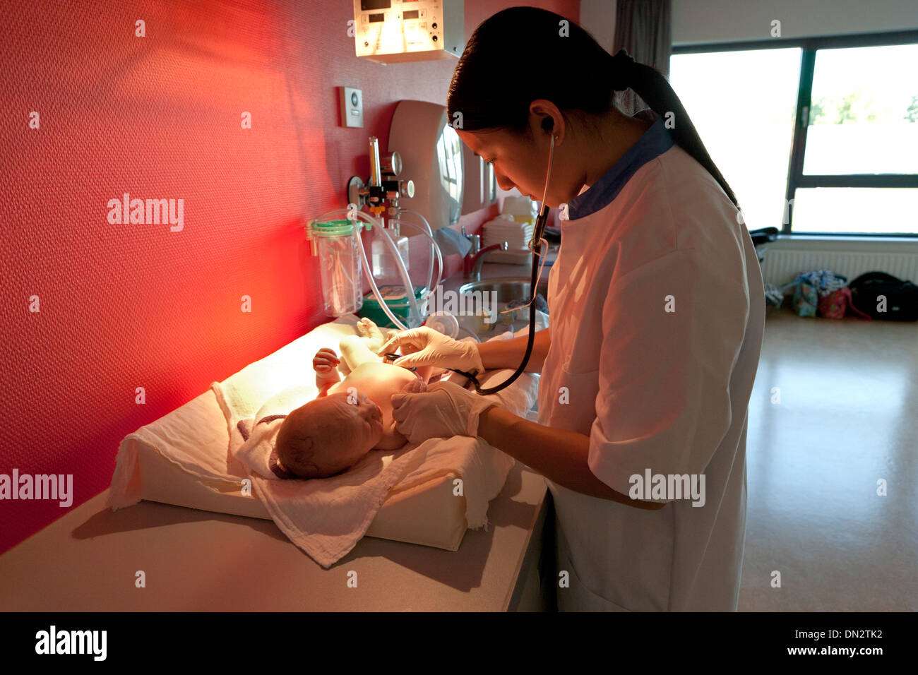 Doctor is checking the newborn baby after birth in the hospital Stock ...