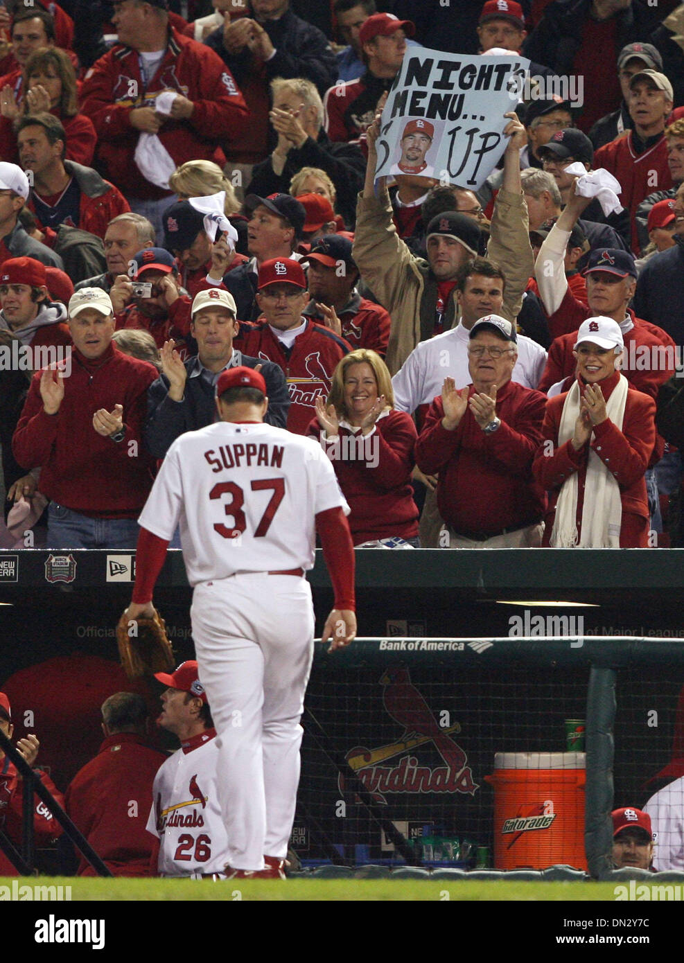 Oct 26, 2006; St. Louis, MO, USA; Fans cheer starting pitcher JEFF ...
