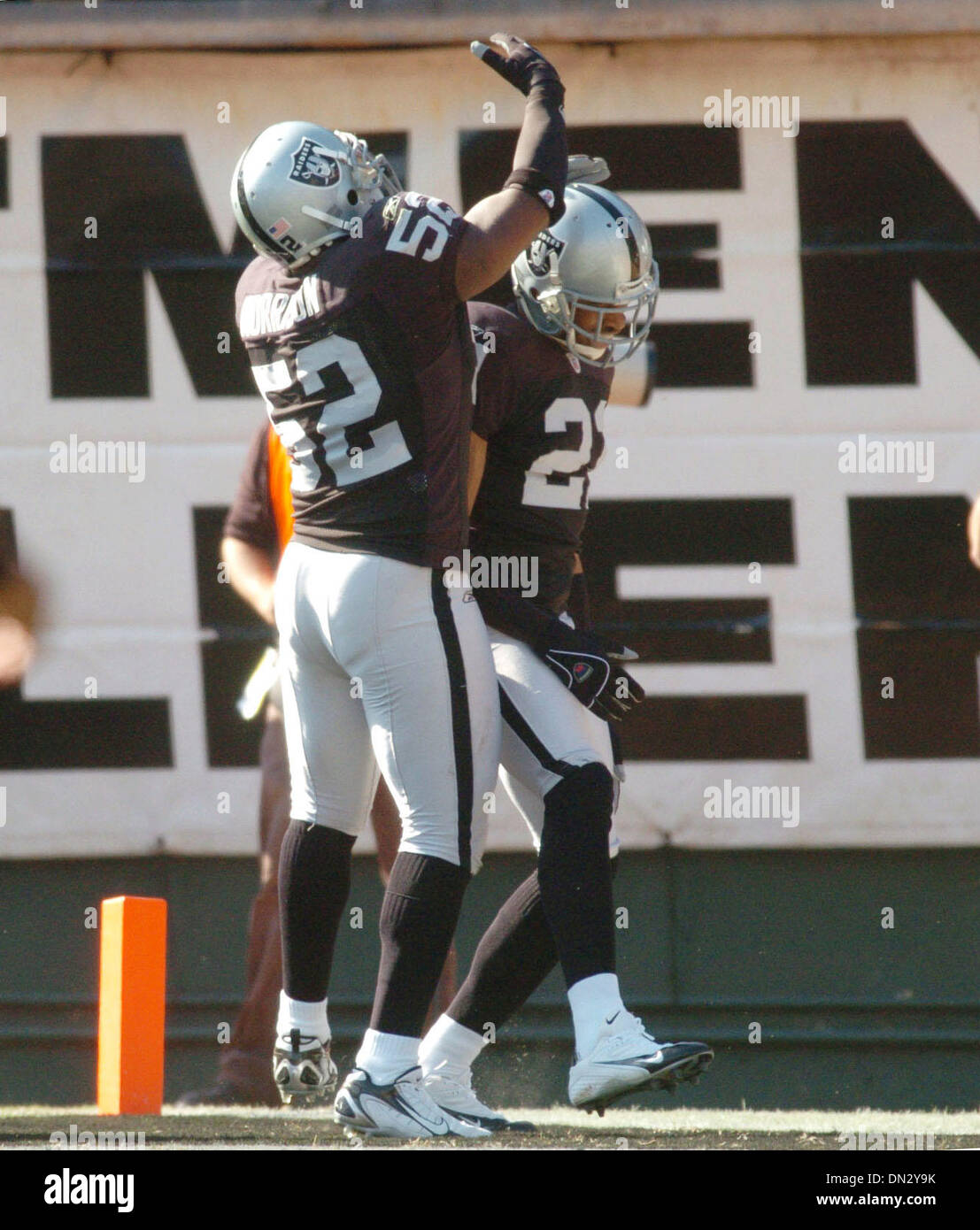Oct 27, 2006; Oakland, CALIFORNIA, USA; The Oakland Raiders NNAMDI ...