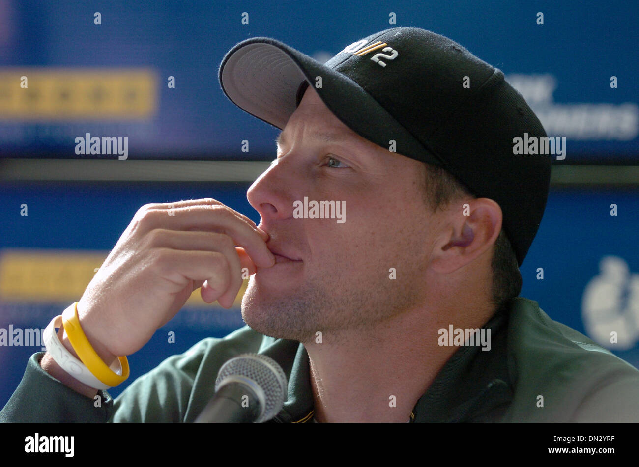 Joan benoit samuelson olympic hi-res stock photography and images - Alamy