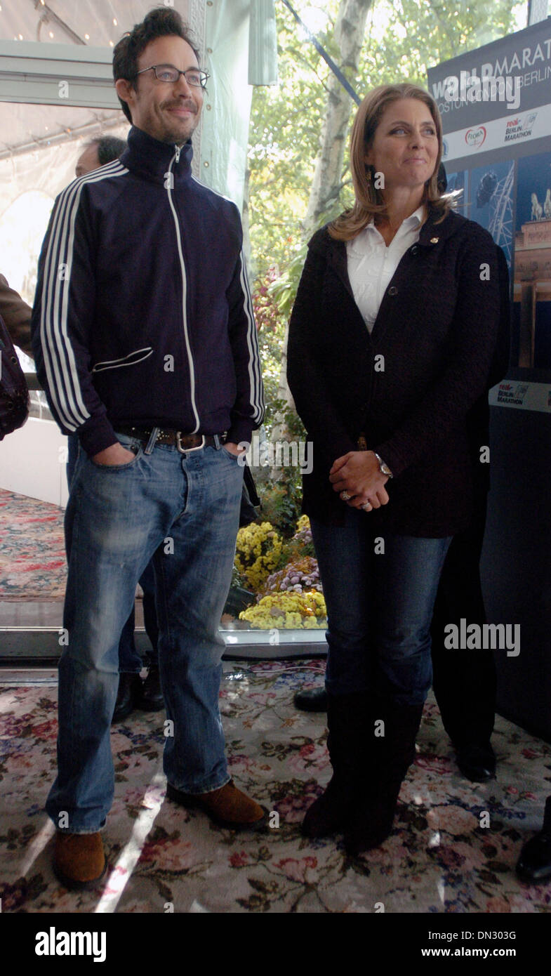 Nov 03, 2006; MANHATTAN, NY, USA; Supermodel KIM ALEXIS (L) and actor ...