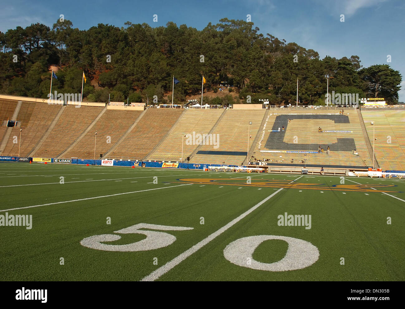 Nov 04, 2006; Berkeley, CA, USA; Cal Bear fans arrive three hours early ...
