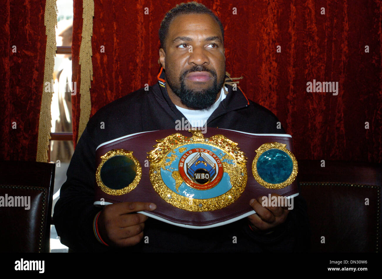 Nov 10, 2006; MANHATTAN, NEW YORK, USA; SHANNON "THE CANNON" BRIGGS ...