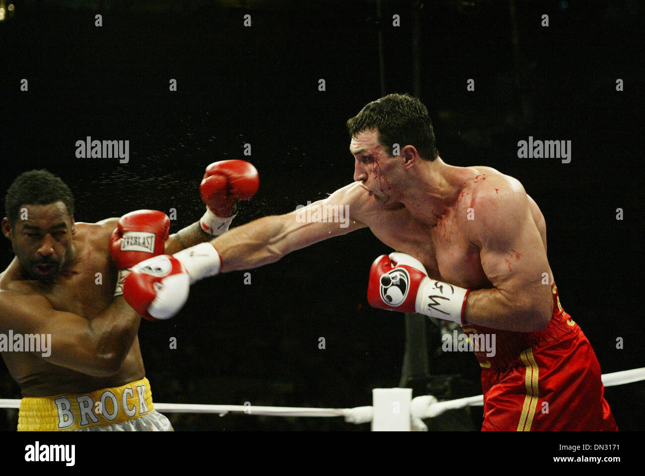 Nov 11, 2006; New York, NY, USA; WLADIMIR KLITSCHKO vs CALVIN BROCK ...
