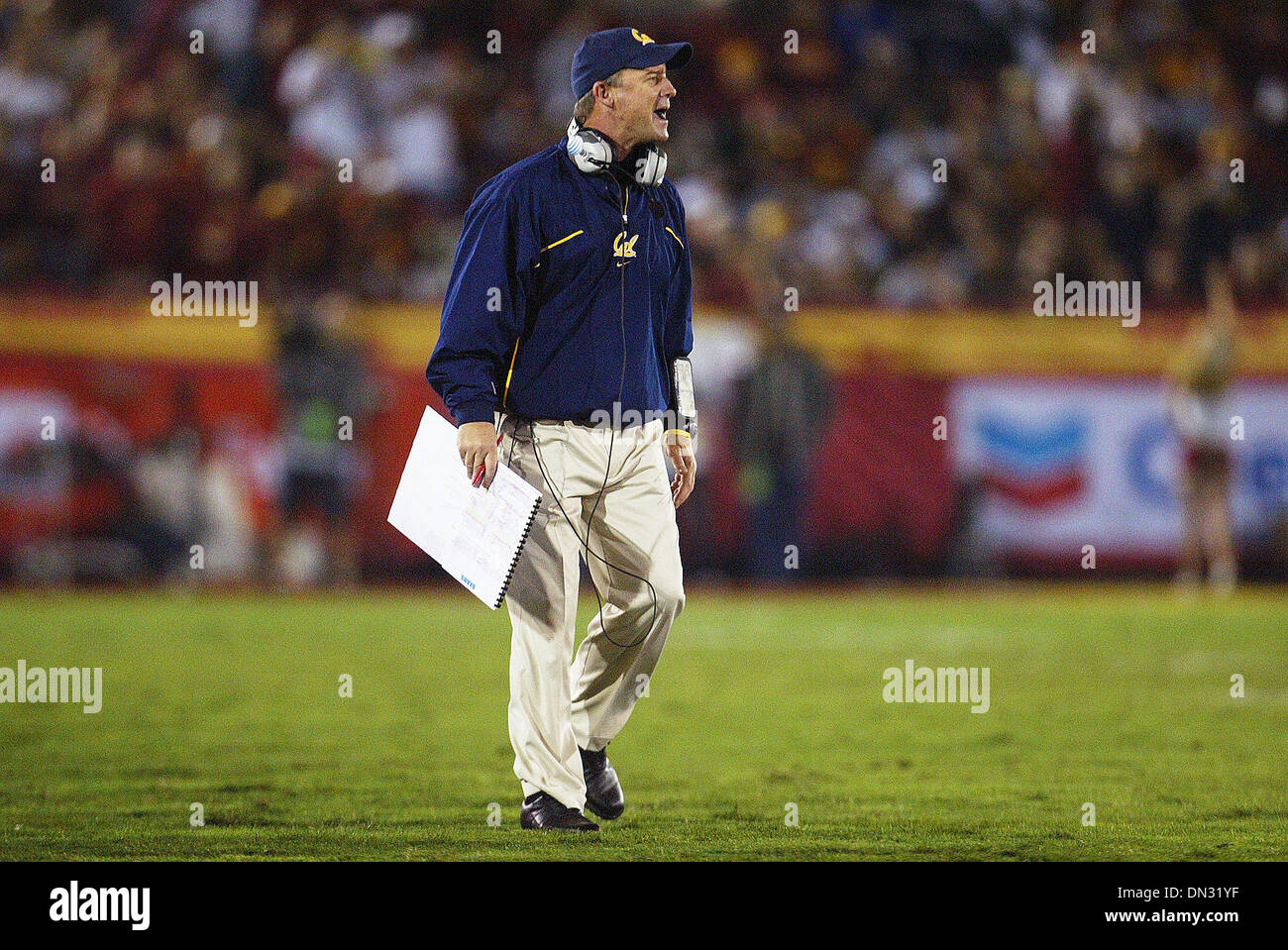 Ncaa football referees hi-res stock photography and images - Alamy