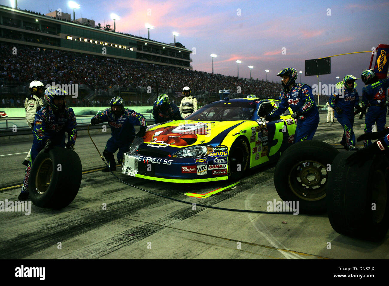Kyle busch pit stop hi-res stock photography and images - Alamy