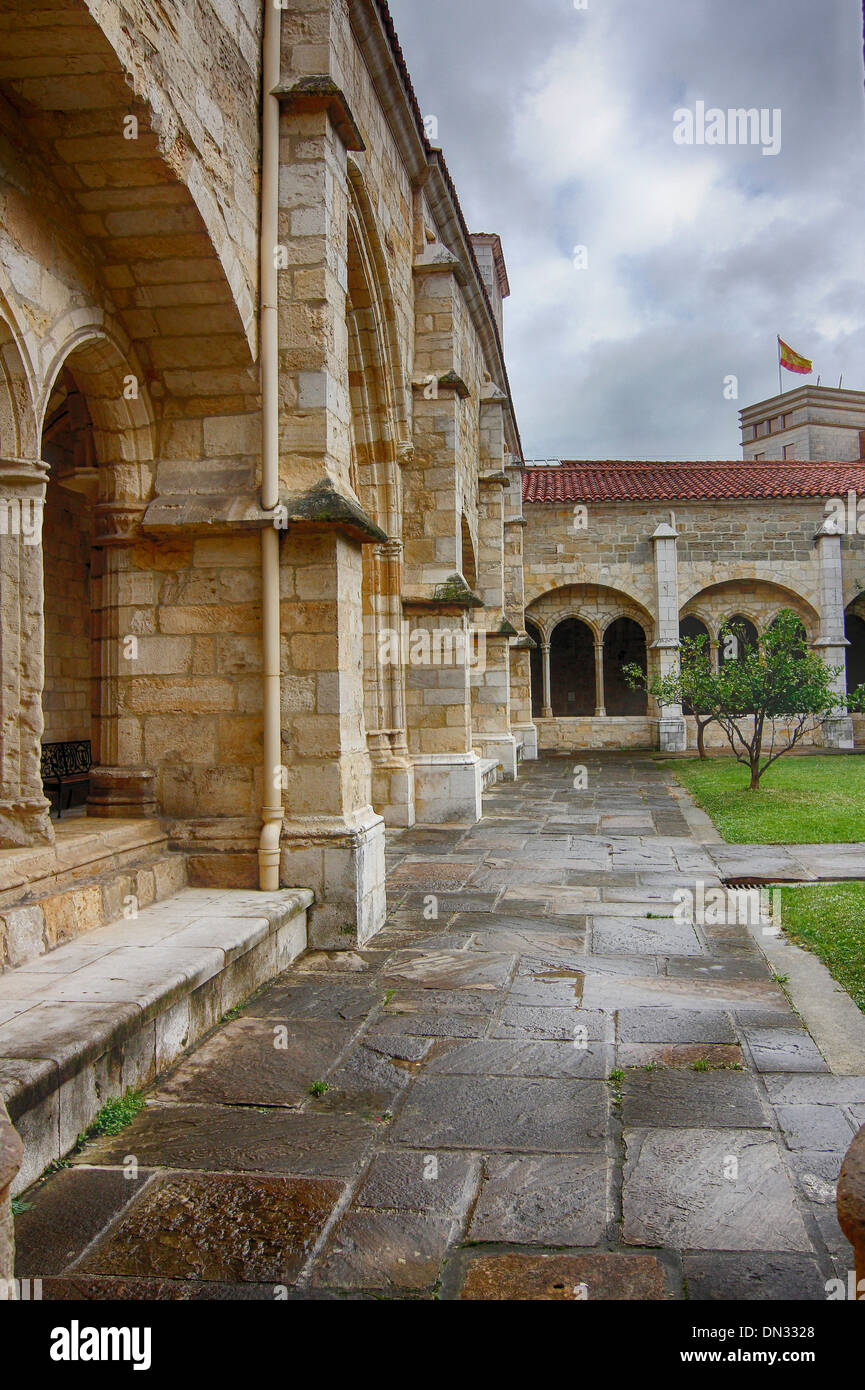Cathedral and cloister of Our Lady of the Assumption in Santander ...