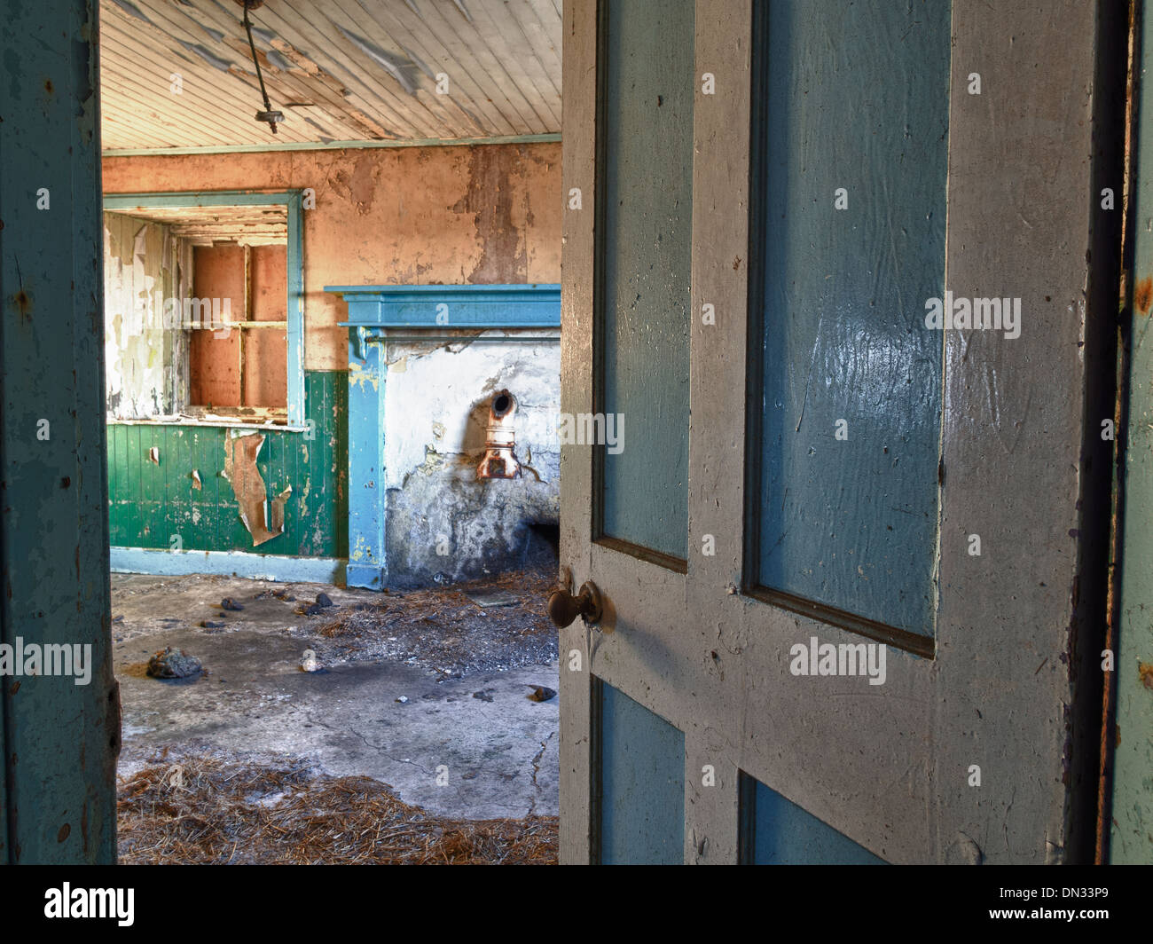 Scottish house open door hi-res stock photography and images - Alamy