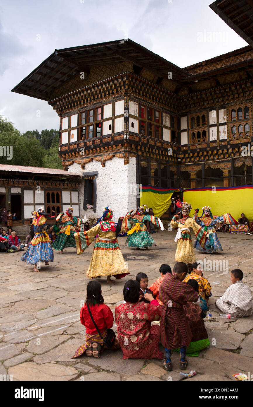 Bhutan, Thangbi Mani Lhakang Tsechu Festival, courtyard, lords of death masked dancers Stock ...