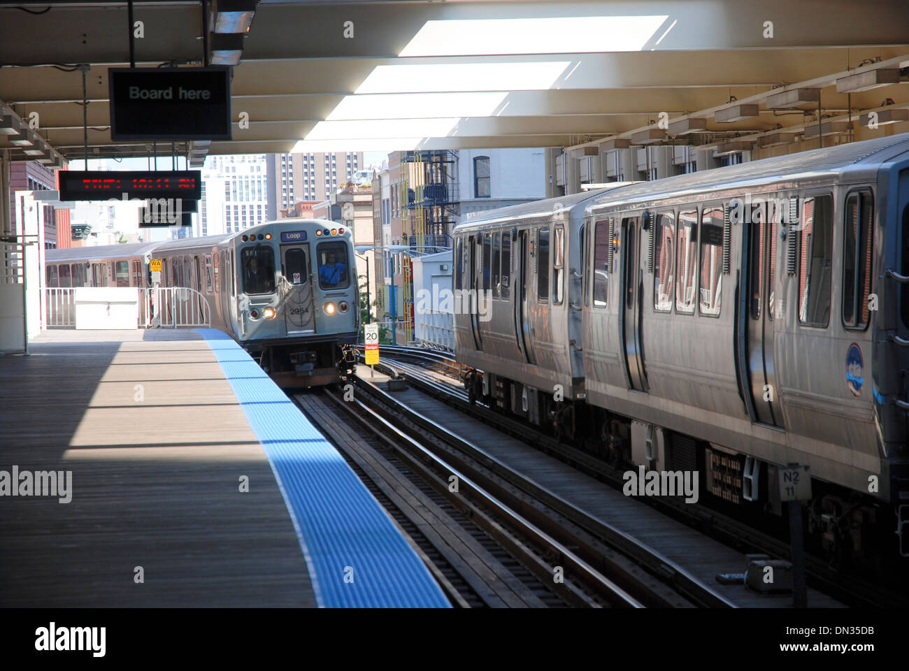 Elevated railroad hi-res stock photography and images - Alamy