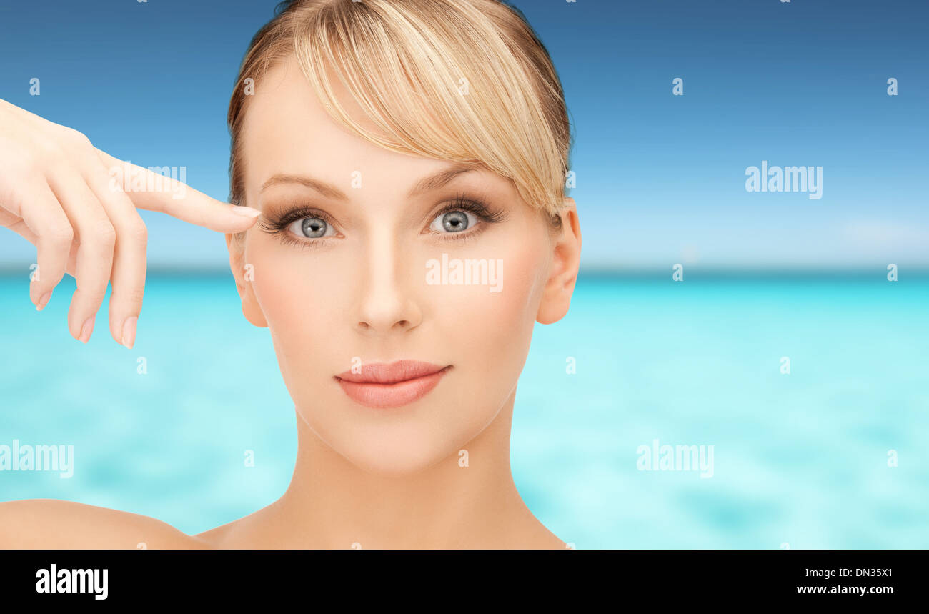 Lengthen eyelashes hi-res stock photography and images - Alamy