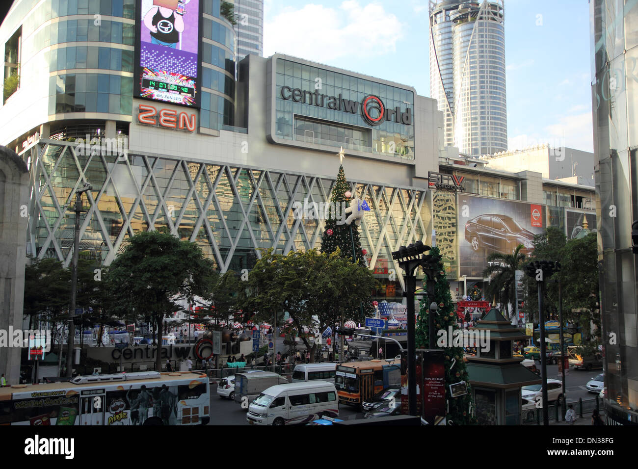 Central World shopping mall in Bangkok , Thailand Stock Photo - Alamy